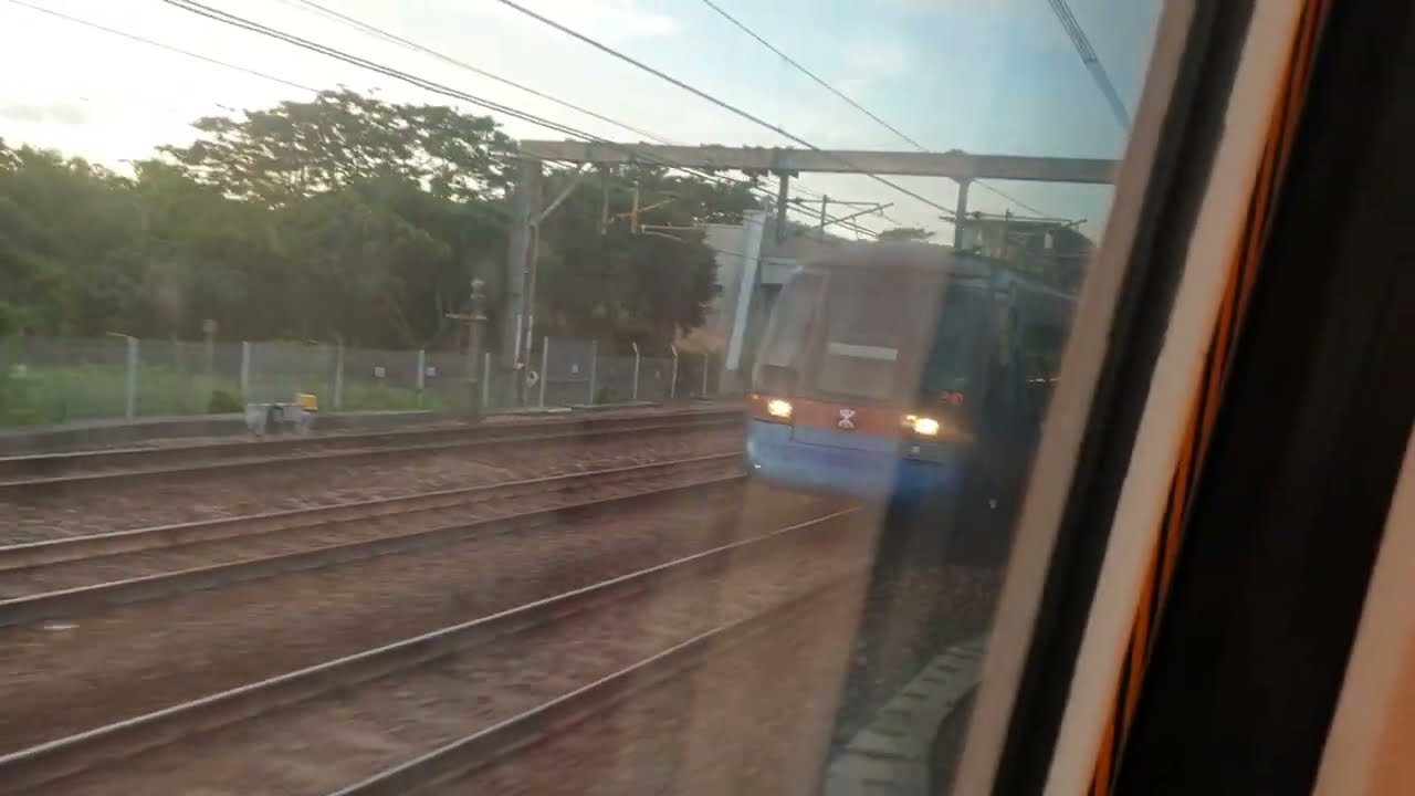 (TCL 24周年特集之特急變食機外) MTR AEL A-Train E103/K403 駛入欣澳站1號應急月台進行躲避+TCL A ...