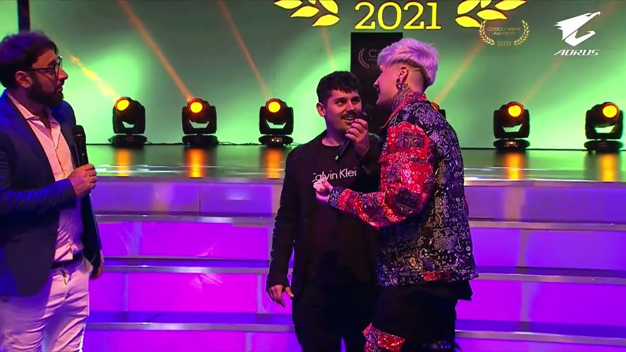 LIT KILLAH COMIENDO PAN EN LA COSCU ARMY AWARDS - YouTube