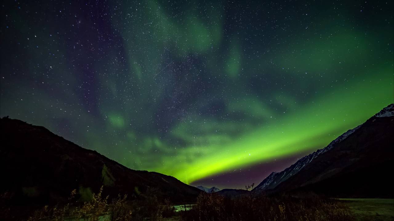 Northern Lights at Richardson Hwy Alaska 4K - YouTube