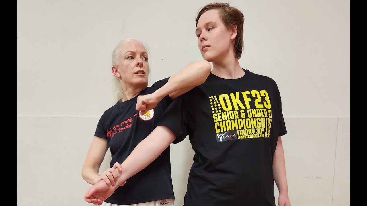 5 Magic Self Defence Moves Everyone Needs to Know! Magic Move #4 ...