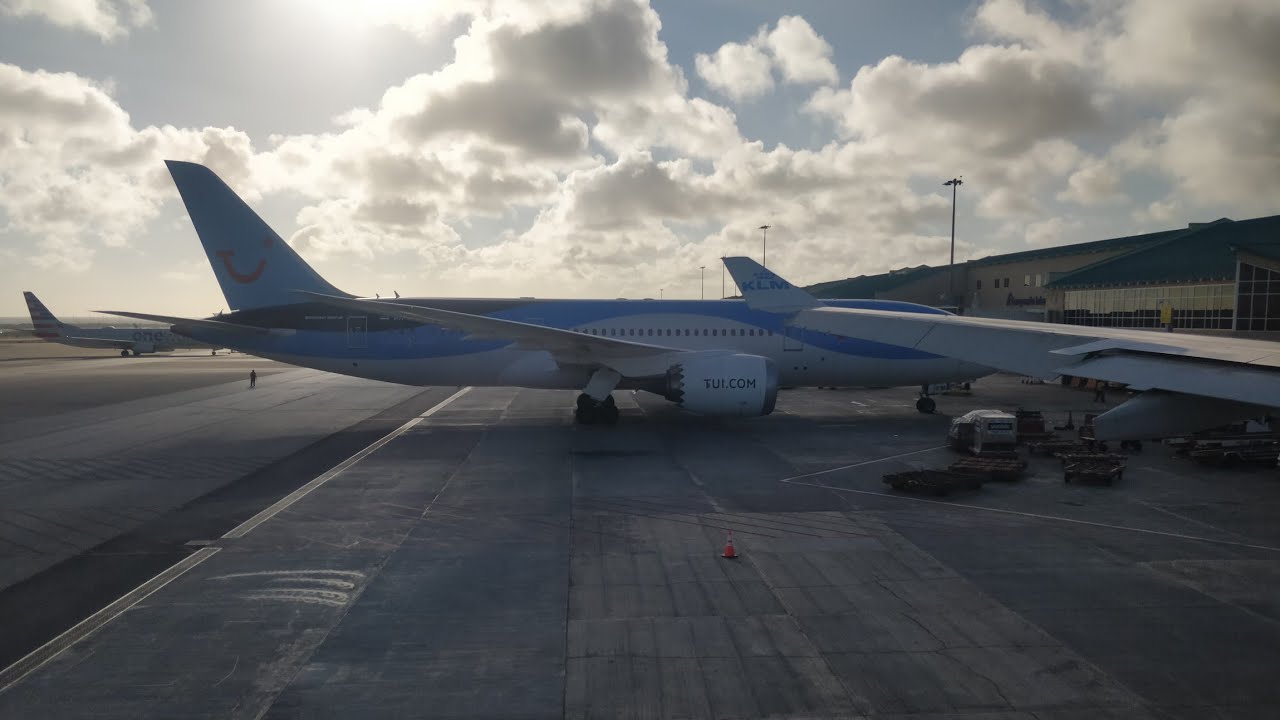 Full flight | Aruba to Bonaire | KLM A330-300 - YouTube
