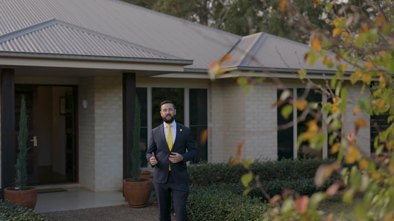 5 Cherry Close Highfields - YouTube