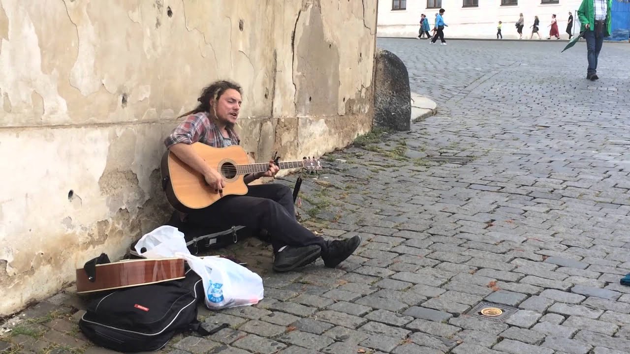 Amazing street singer in Prague - YouTube