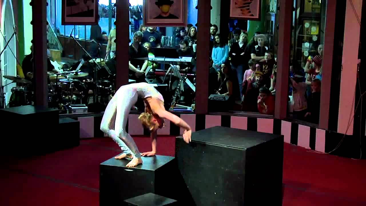 Circus Harmony's Grazioso - Contortion - YouTube