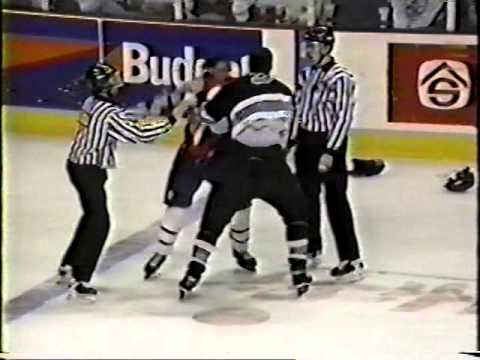 Kris Graf vs Scott Parker WHL Feb 24/96 - YouTube