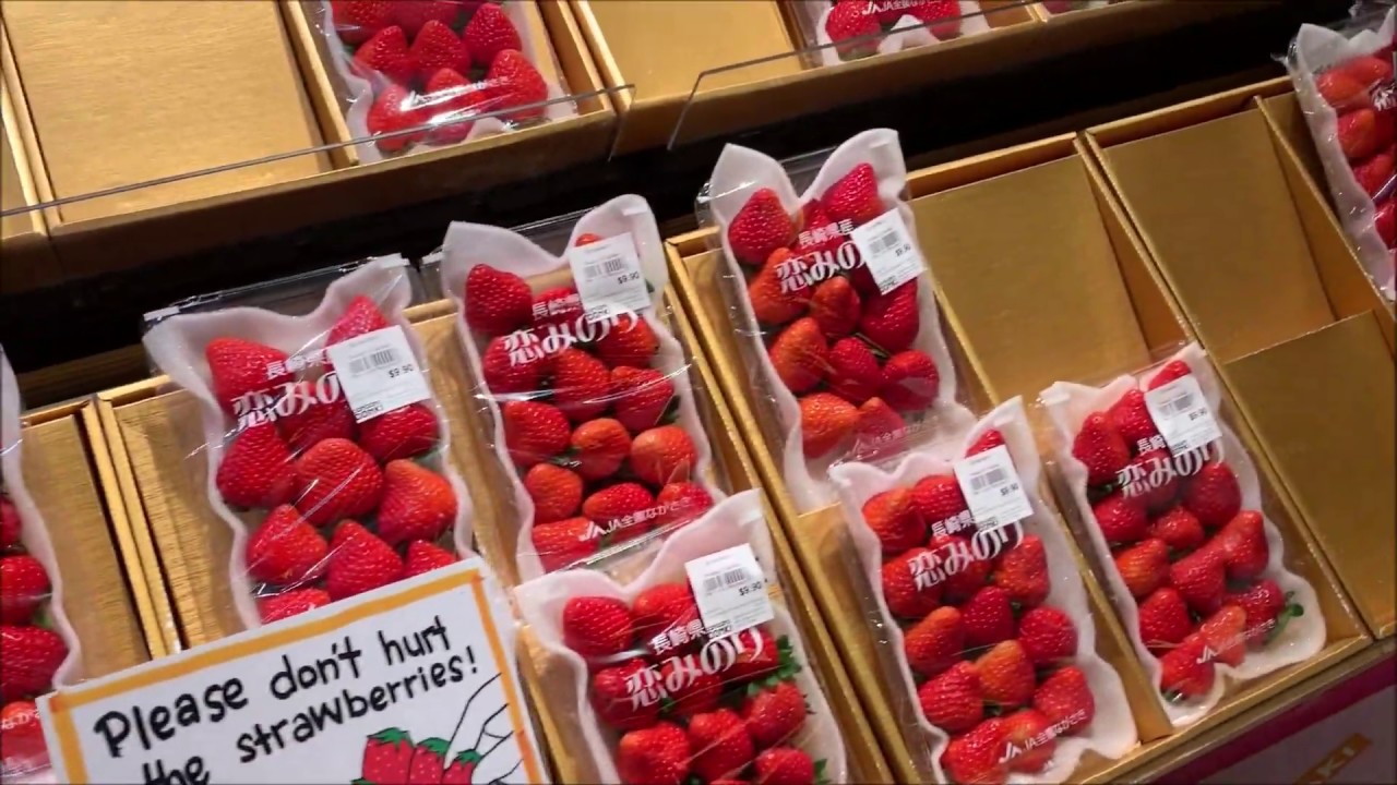 Japan Strawberries at Don Don Donki Orchard Central Singapore - YouTube