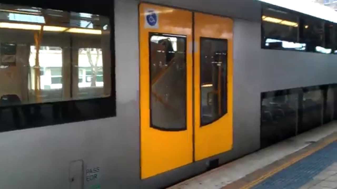 Strange Sydney Trains Millennium Train Doors Situation - YouTube
