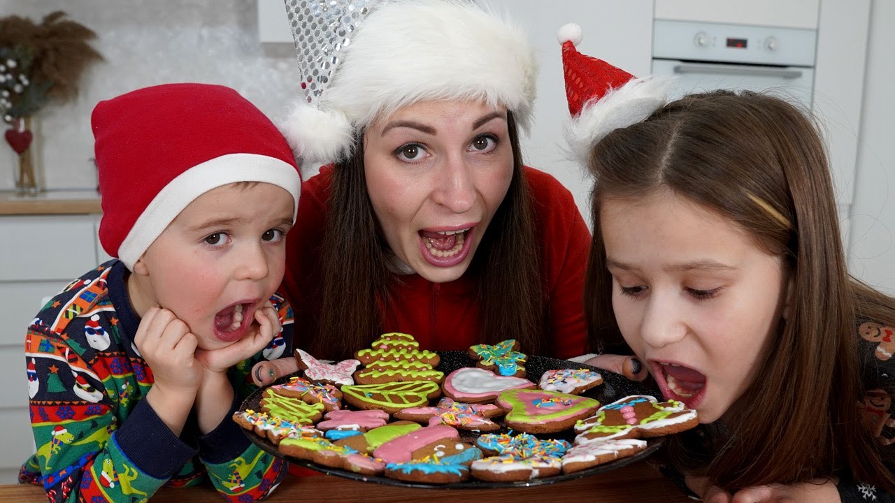 Kids and mommy cook Christmas cookies - YouTube