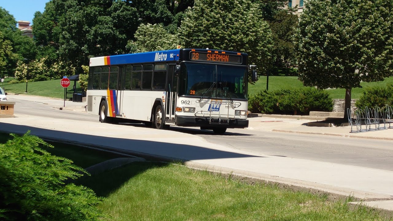 Madison Metro Transit 2011 Gillig Low Floor 40' 962 On Route 28 - YouTube