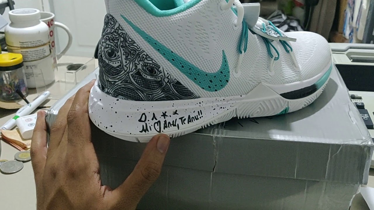 Kyrie 5 graffiti yeskicks.cn - YouTube