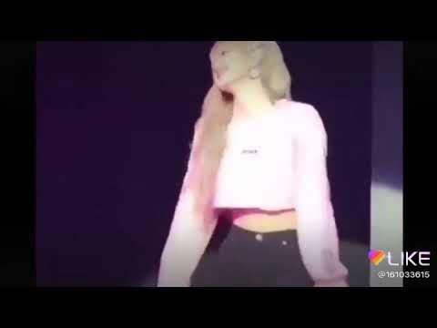 Lisa nyanyi ddu dudu sampe  keliatan  telanjang