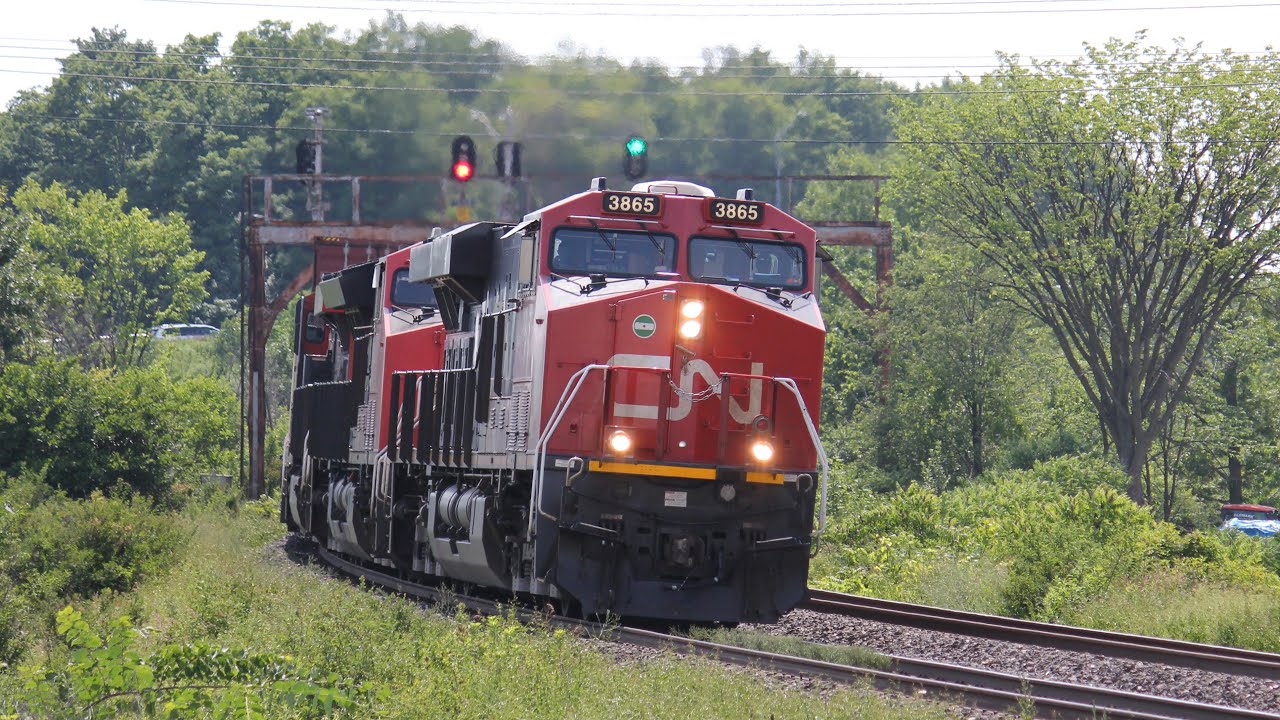 Fast Gevos! CN 3865, CN 3077 and CN 3847 lead CN 148 - YouTube