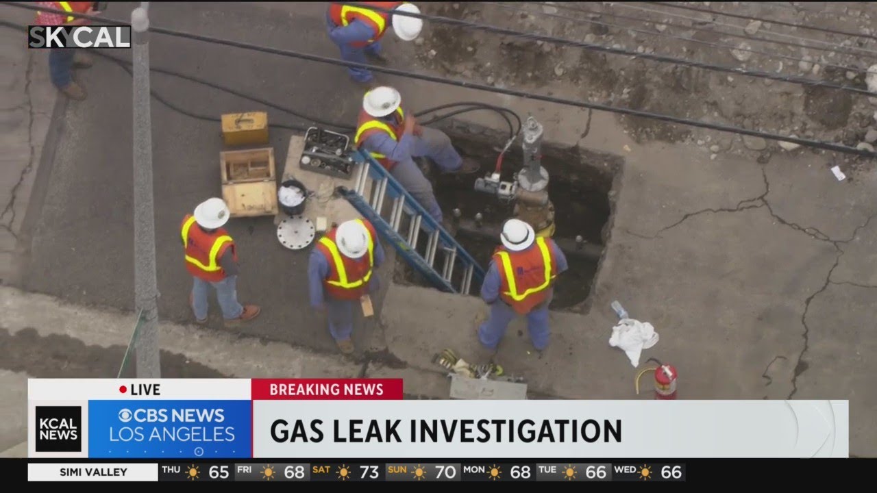 Crews work on broken gas main in Pasadena - YouTube
