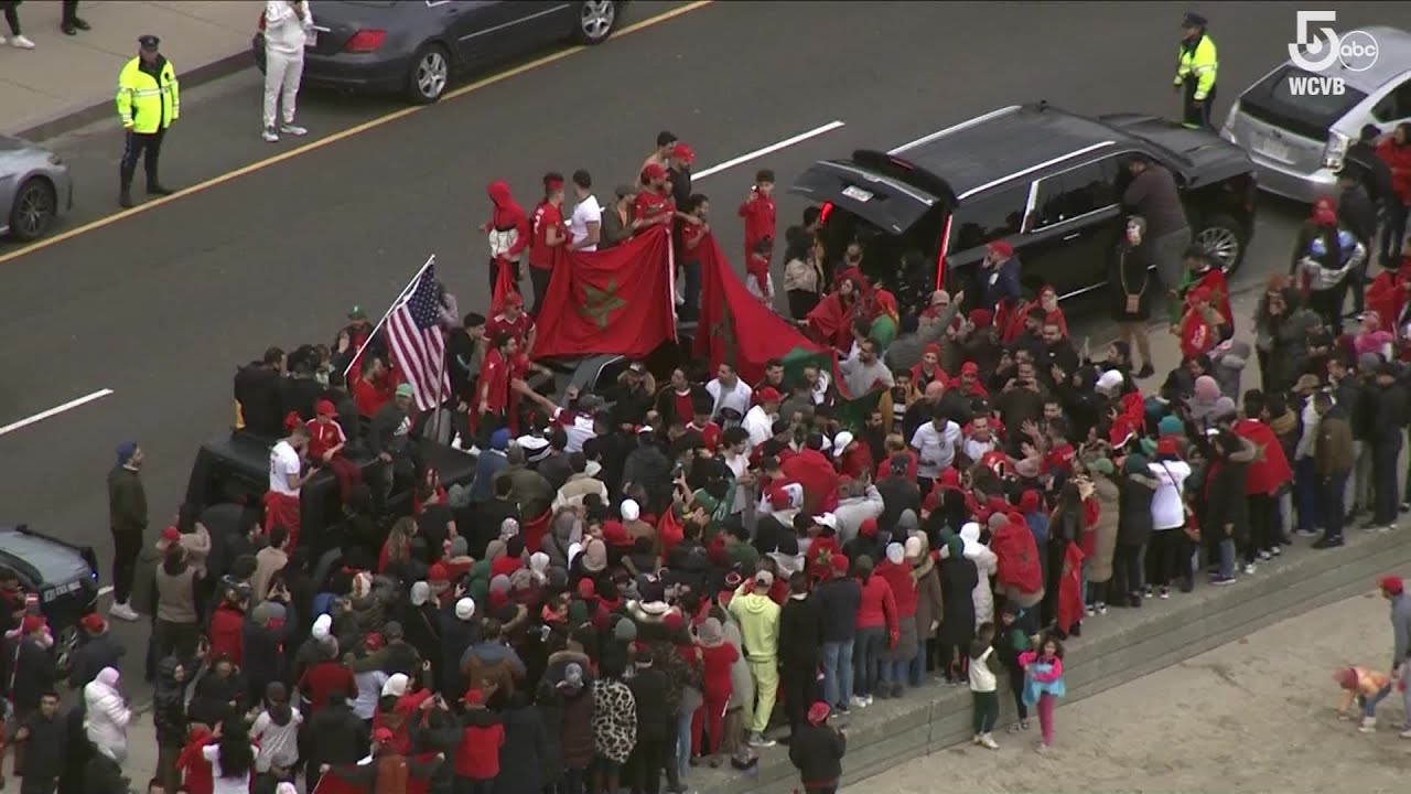 Morocco fans flood Revere Beach after World Cup upset win - YouTube
