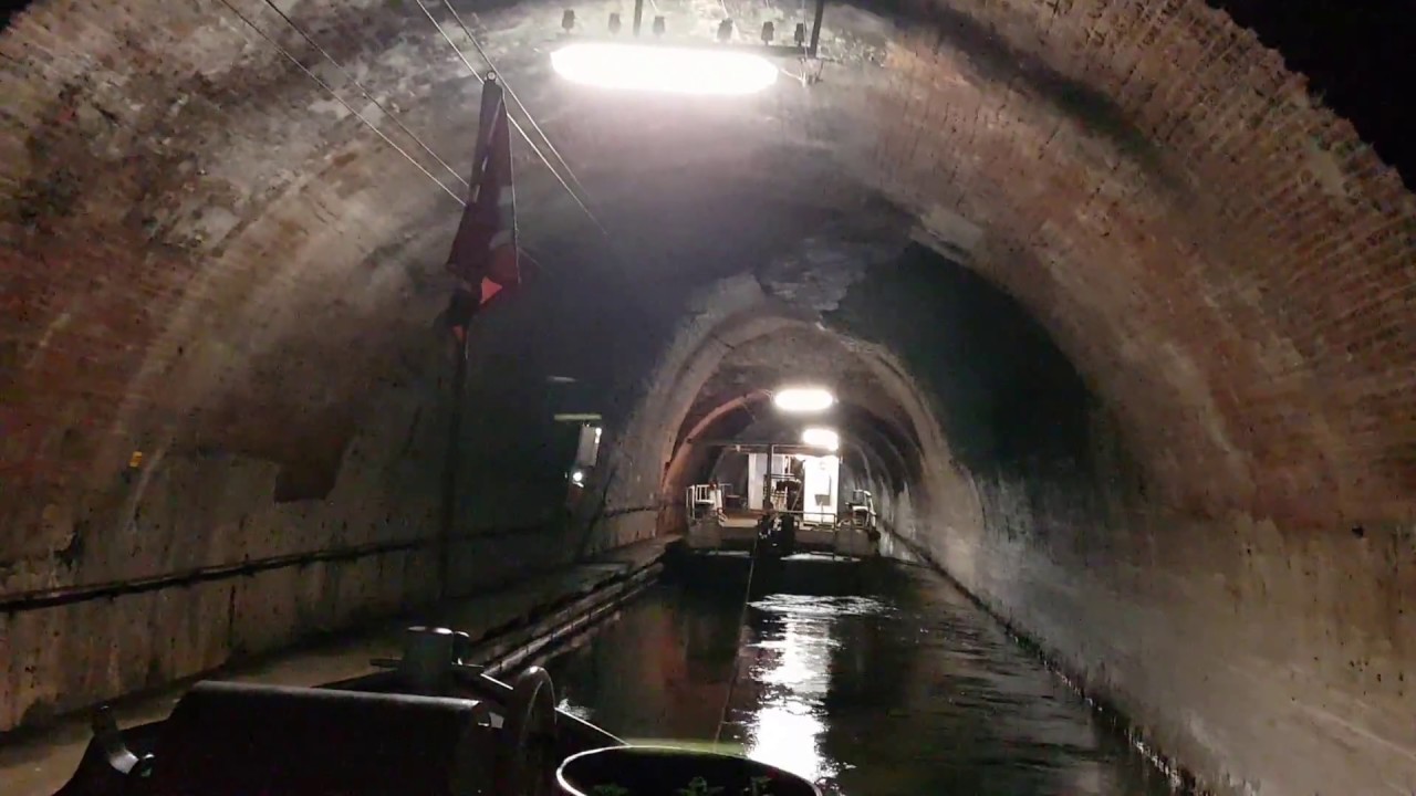 Tunnel Canal Saint Quentin, Riqueval - YouTube