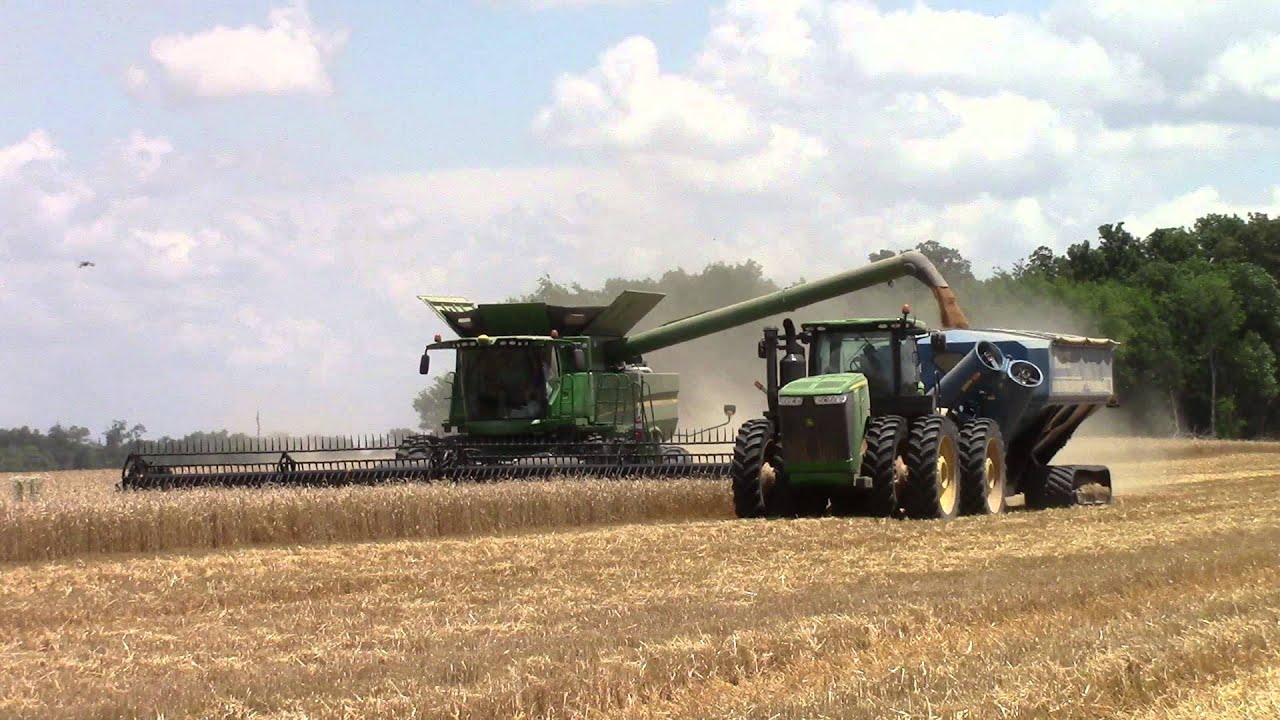 John Deere 9410R Tractor with Kinze 1100 Grain Cart - YouTube