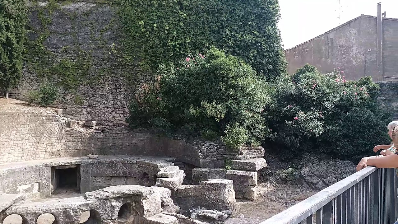 Castellum divisorium - Nimes- France - YouTube