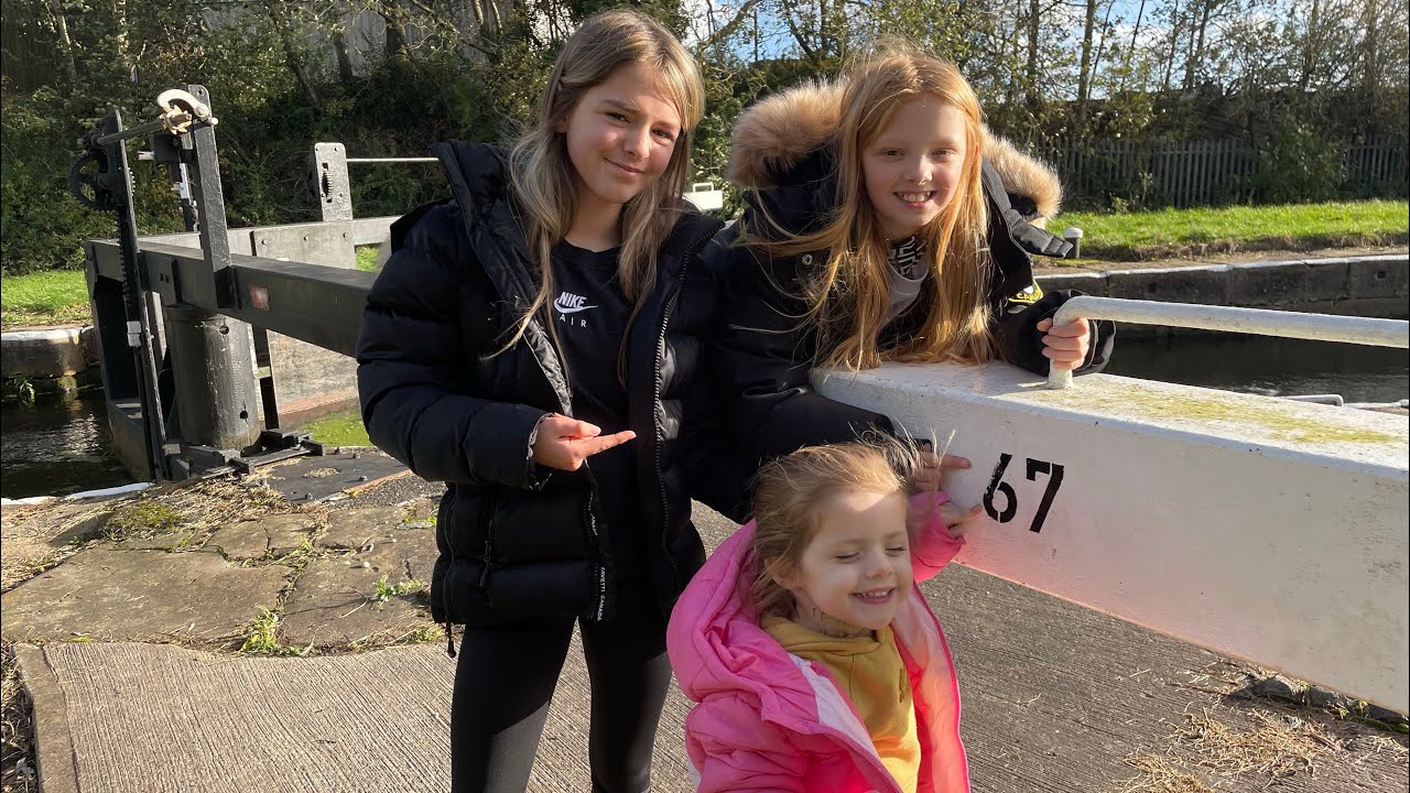 Top lock canal walk in Wigan - YouTube