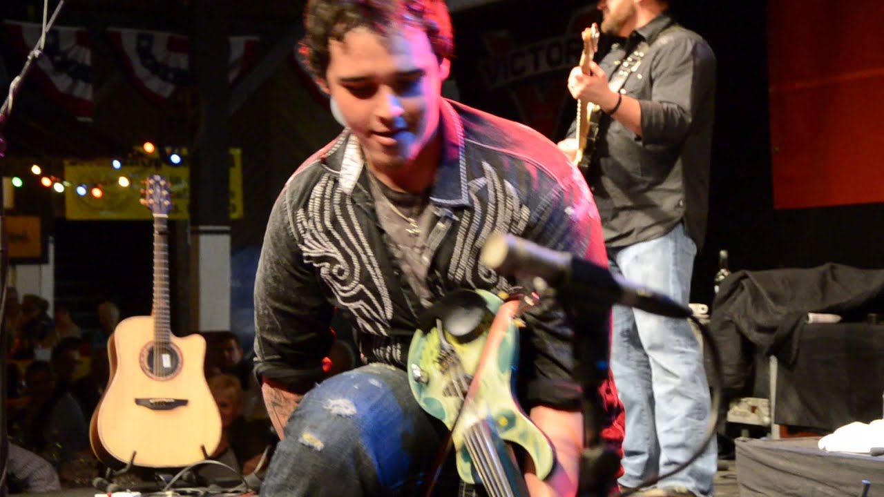 Aaron Watson - Fiddleplyer - Live at Albisgüätli Switzerland 2013 - YouTube