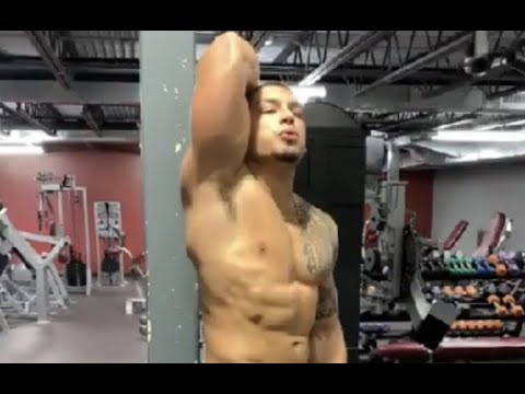 Nick working out in the gym and flexing - YouTube