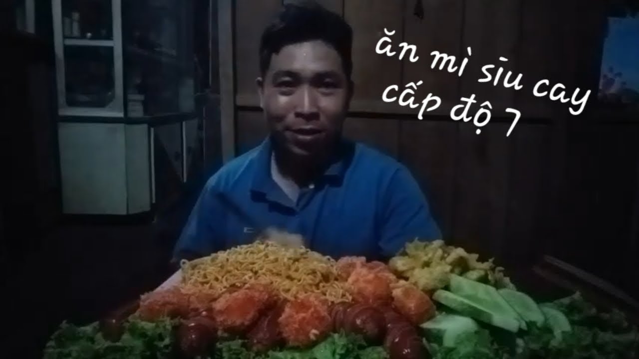 Thử thách ăn mì siu cay lúc nữa đêm - YouTube