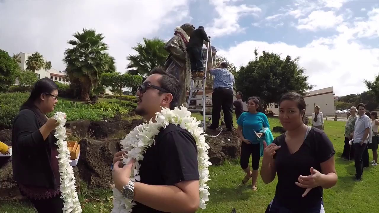 2017 Lei Draping Ceremony - YouTube