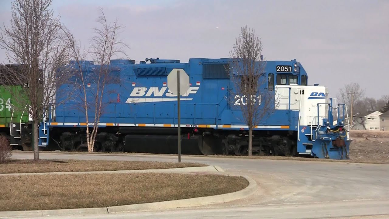 BNSF Lease engine - in blue and white - YouTube