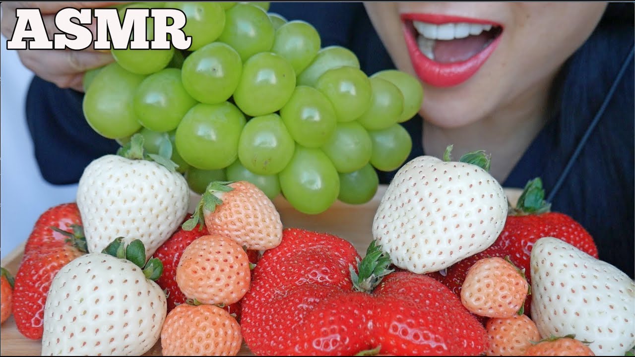 ASMR FRUIT PLATTER *GIANT JAPANESE GRAPES + WHITE STRAWBERRY (EATING ...