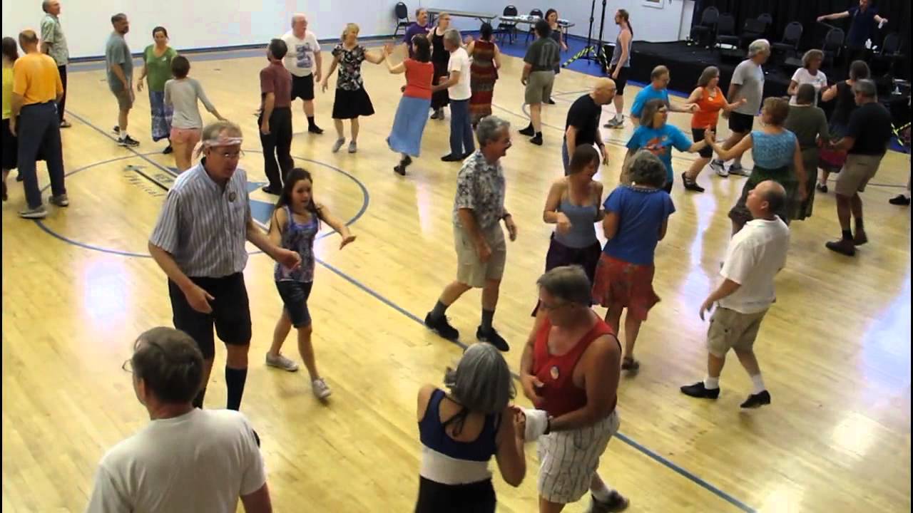 FolkMADness 2013: Erik Erhardt calling a techno contra (pt. 2) - YouTube