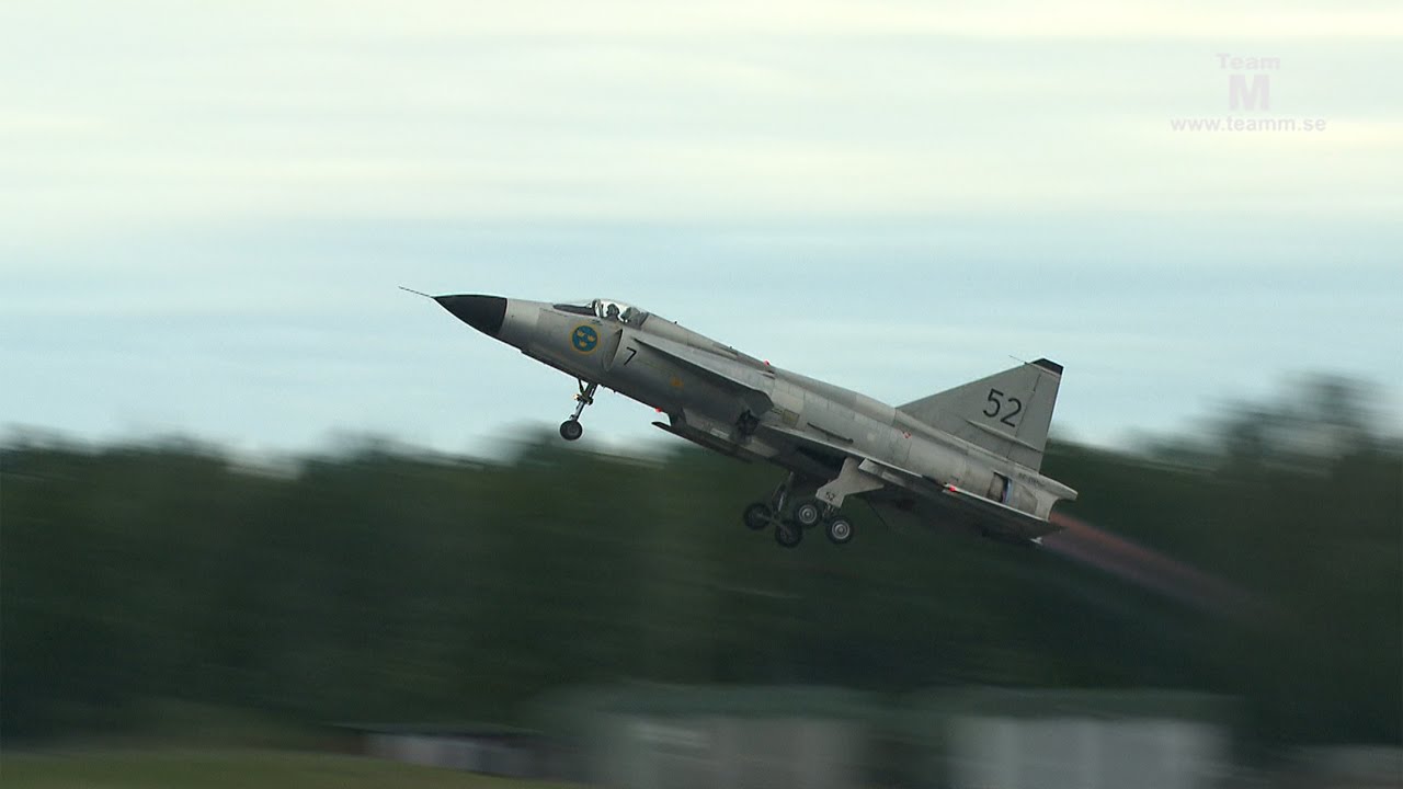 SAAB 37 Viggen short field landing and take-off HD 2016 - YouTube