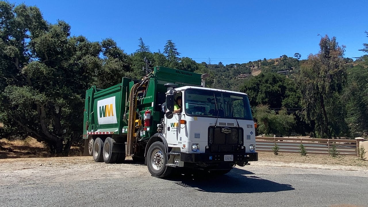 107119 AutoCar ACX McNeilus CnRg Side Loader Garbage Truck! - YouTube