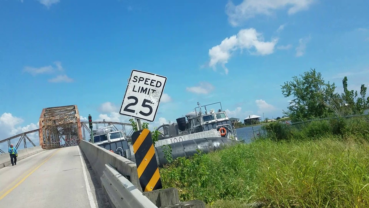 Hovercraft hit Hwy 90 Chef Pass Bridge - YouTube