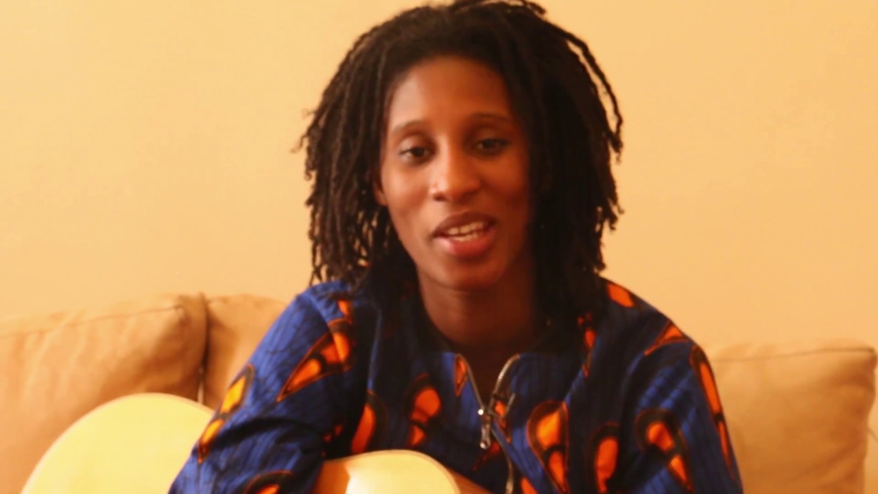 MAINA une nouvelle star du pop-soul - YouTube