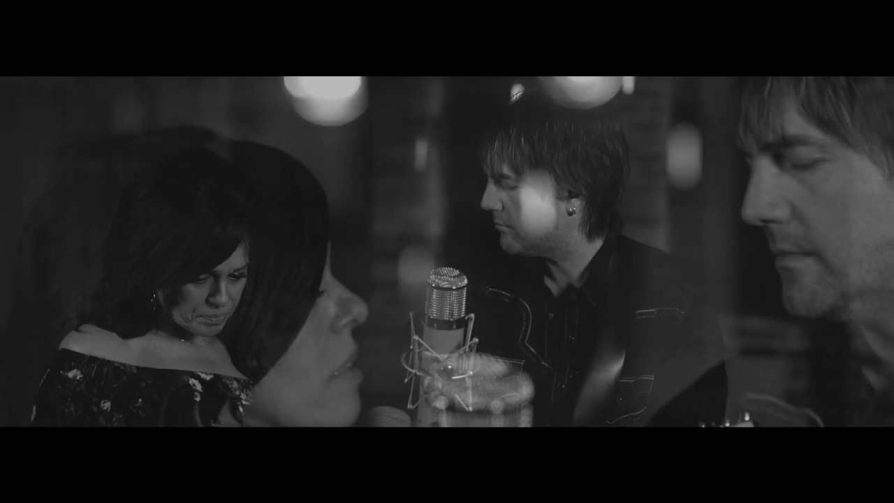 Munro & Patrick - Give Up Or Give In - YouTube