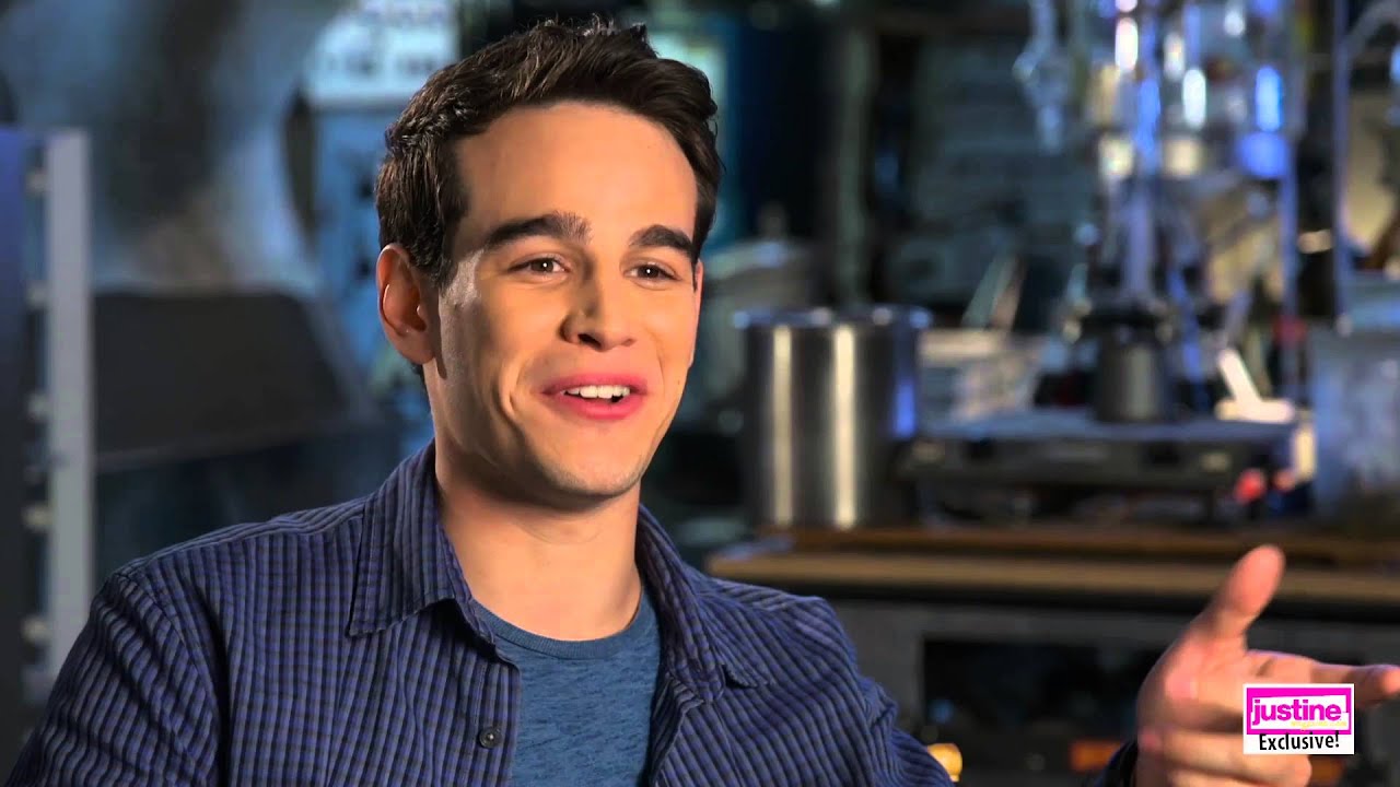 Alberto Rosende (Simon) on "Shadowhunters" Set! - YouTube