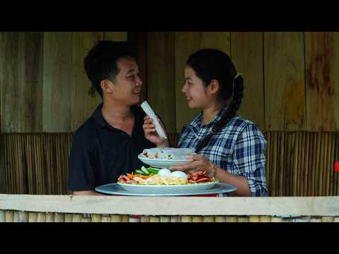 After all the hardships, Tieu Sa and Nam finally had a warm meal together.