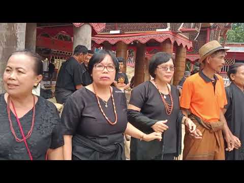🔴Tarian Ma'Badong tradisi rambu solo' pemakaman Alm.Agus Rante Lembang ...