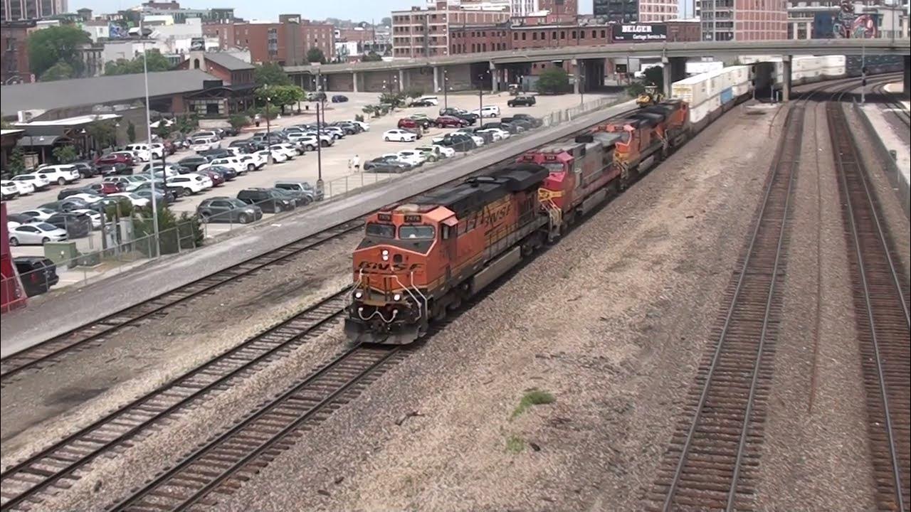 BNSF #7476 Leads BNSF Z-WSPPHX with BNSF Warbonnet and BNSF #4723 Trailing. Kansas City, MO 7/15 ...