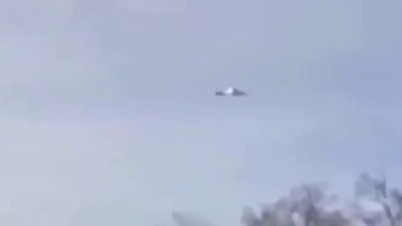 Spaceship spotted in England - YouTube