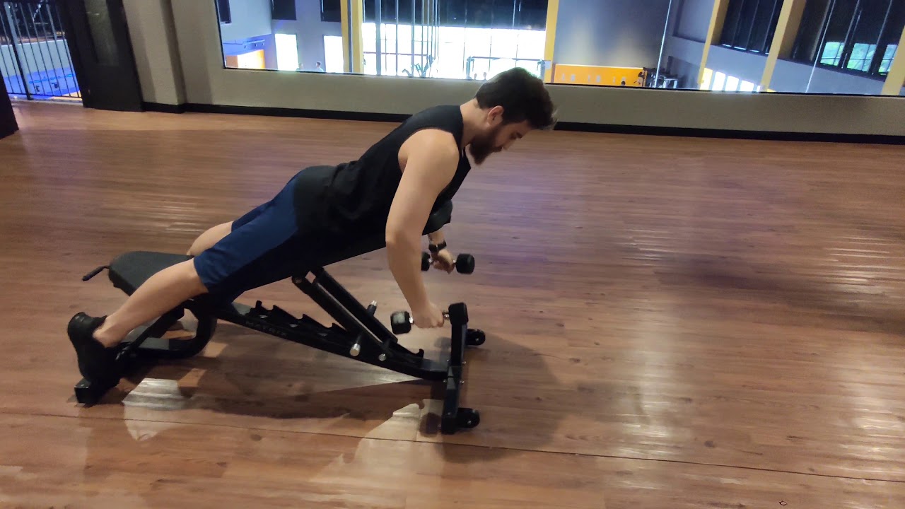 Remada fechada banco inclinado - YouTube