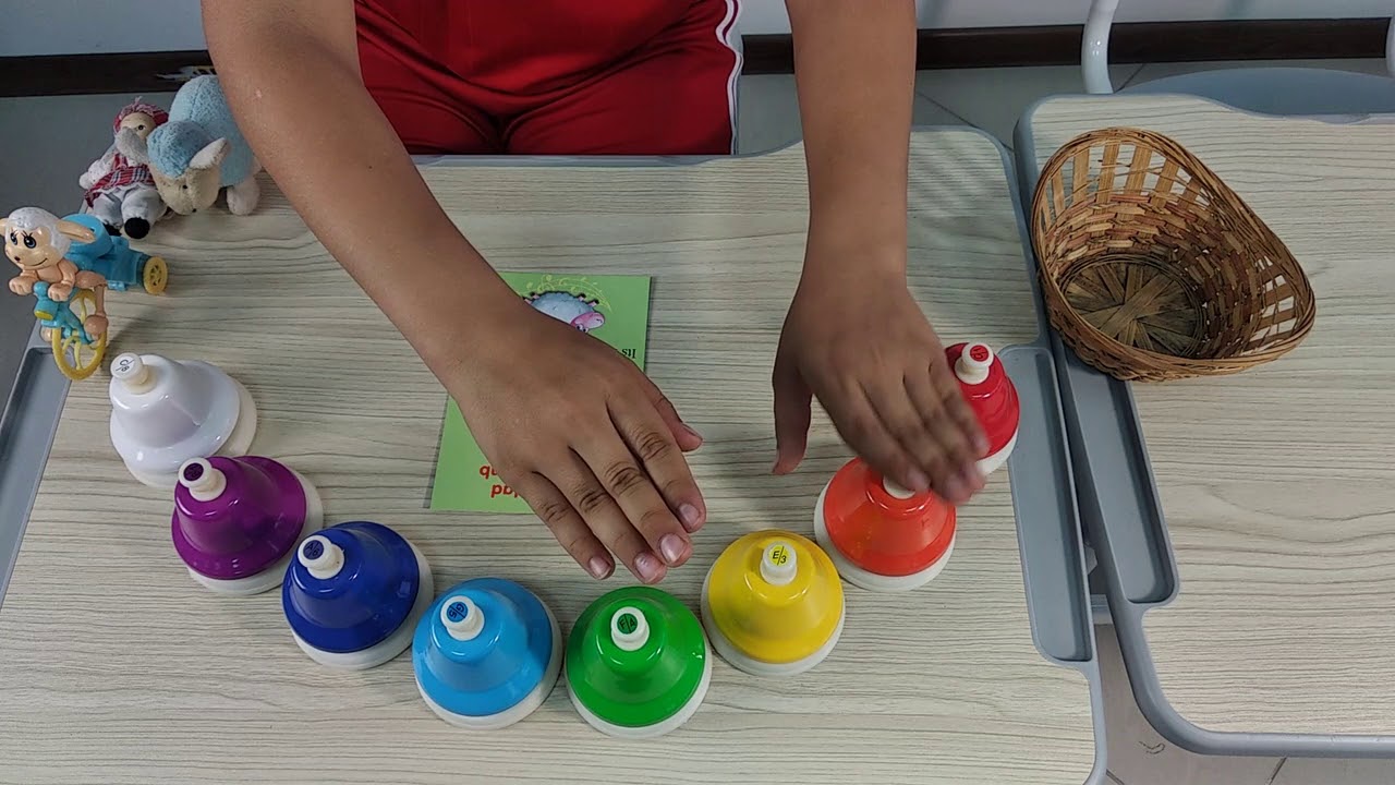 Mary had a little Lamb playing on a Desk Bell Set - YouTube