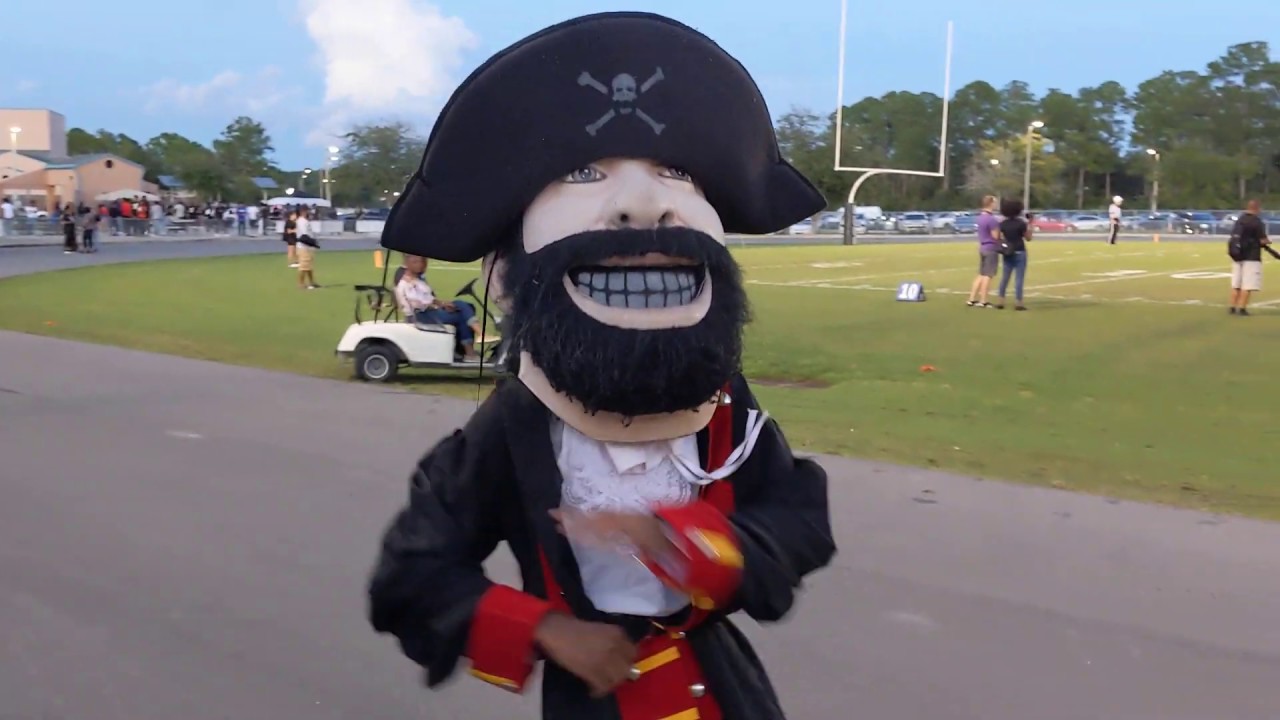 FirstCoast Bucs Mascot dancing vs Jackson - YouTube