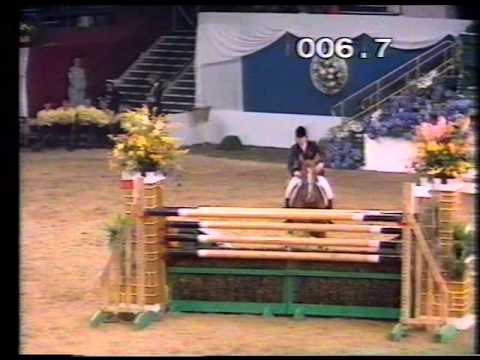 Liz Edgar - Everest Forever - London 1981 - YouTube