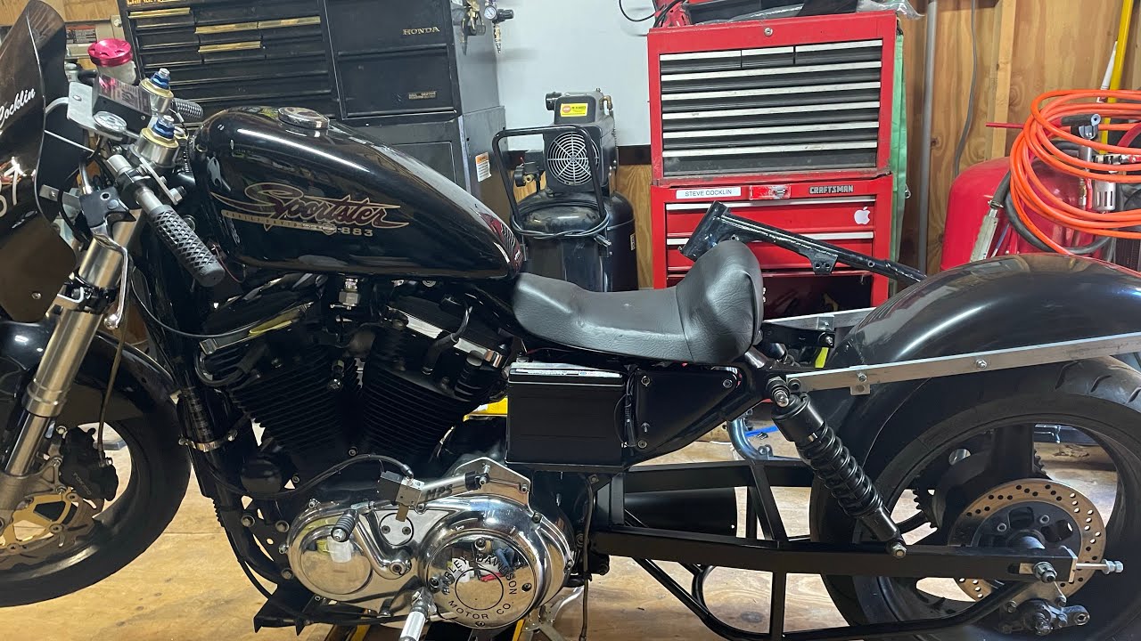 Sportster drag bike series. Mounting the rear fender. And more sprocket ...