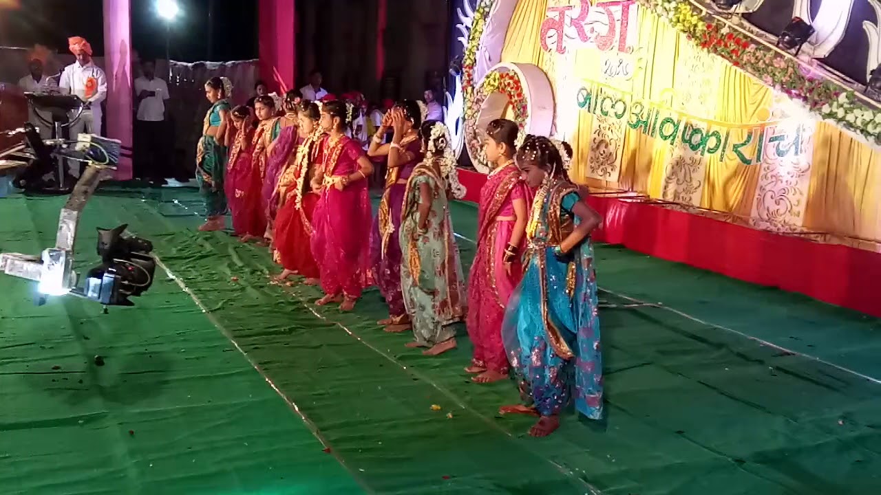 APS Girls perform on Lavani.... - YouTube