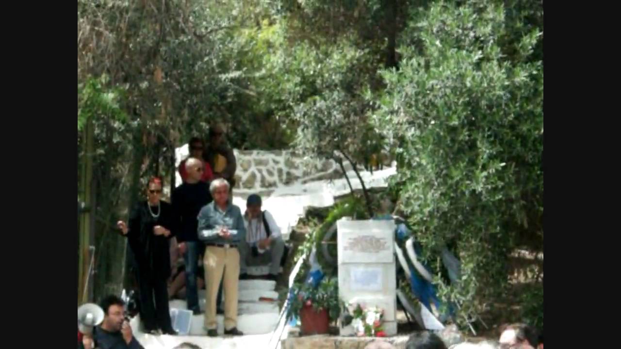 Κ.ΚΟΥΚΙΔΗΣ(ΚΑΤΑΘΕΣΗ ΣΤΕΦΑΝΩΝ ΚΑΙ ΕΘΝΙΚΟΣ ΥΜΝΟΣ 25-4-2010) - YouTube