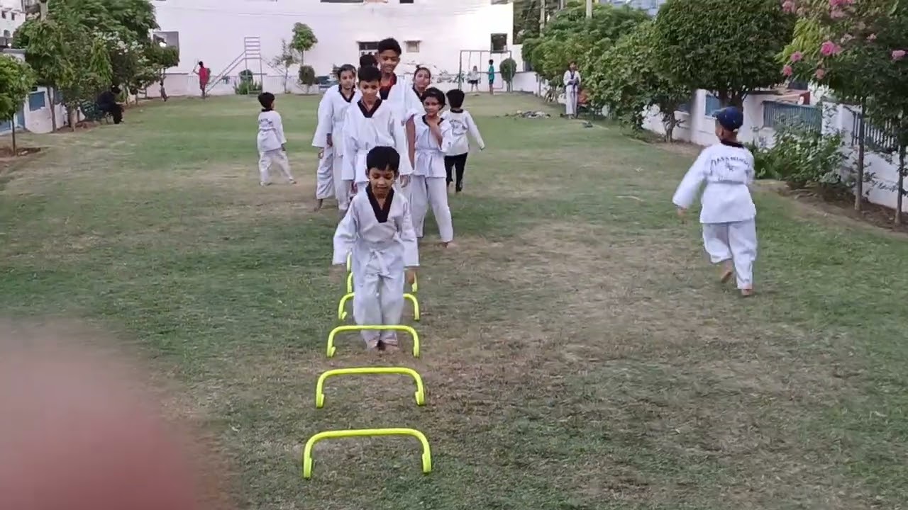 Hardel jumping - YouTube