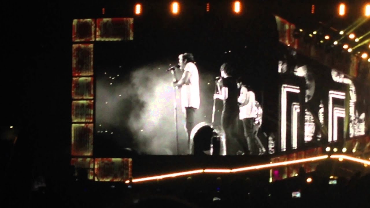 Through The Dark- One Direction (WWA Tour) - YouTube
