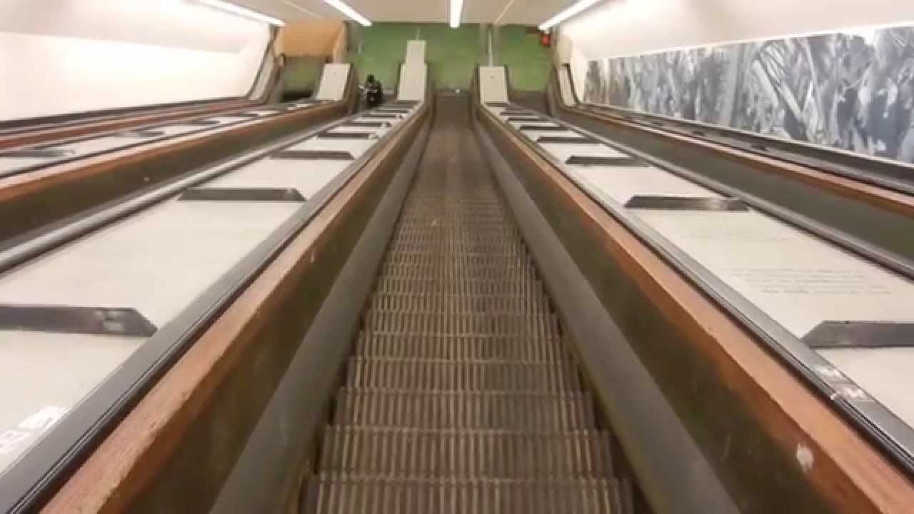 Wooden escalator Maastunnel Rotterdam - Houten roltrap - YouTube