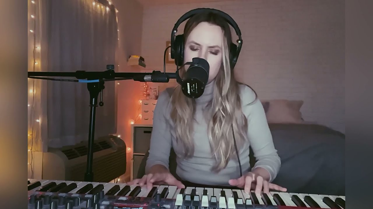 Chelsea Burns - Same Old Thing (Acoustic/Live) - YouTube